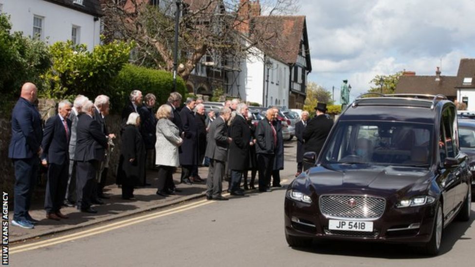 John Dawes: Funeral held for Wales and Lions legend - BBC Sport