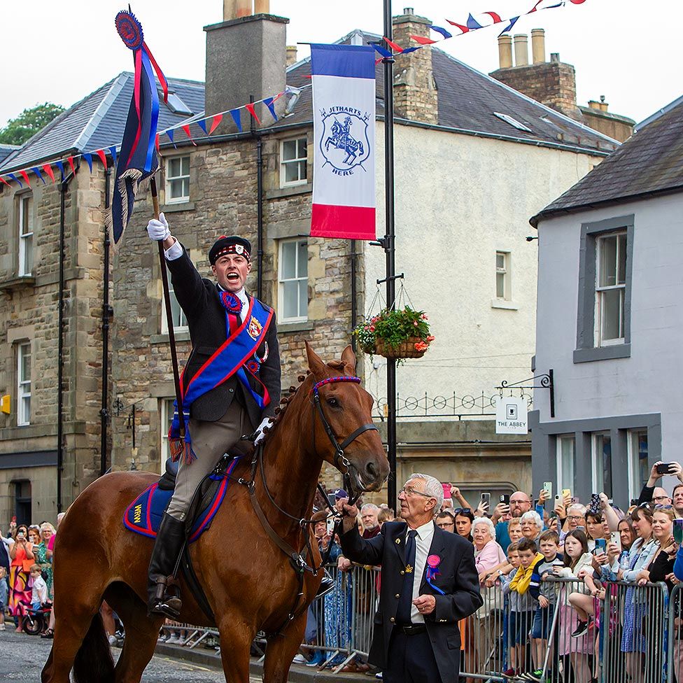 In pictures: Callant's Festival in Jedburgh - BBC News