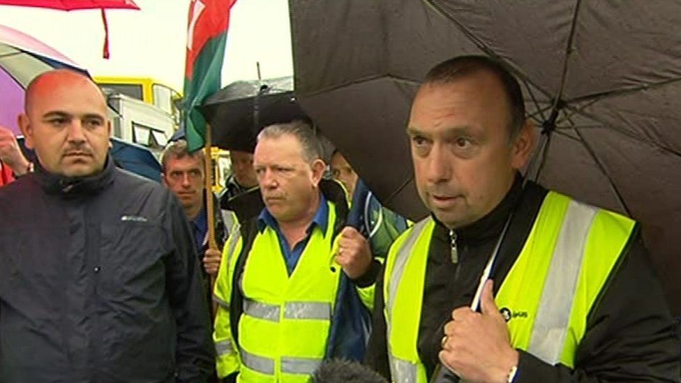 Dublin bus strike: Thousands of passengers affected - BBC News
