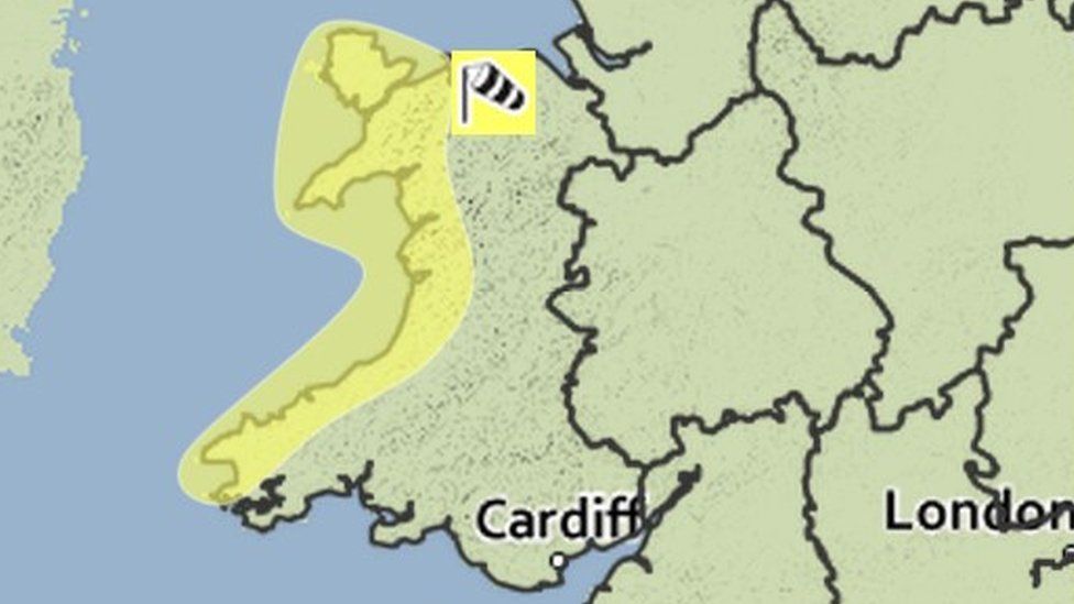 Strong wind warning for western coasts of Wales - BBC News