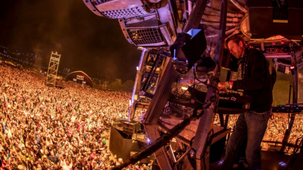 Groove Armada’s Andy Cato brings new life to Clarkson's Farm - BBC News