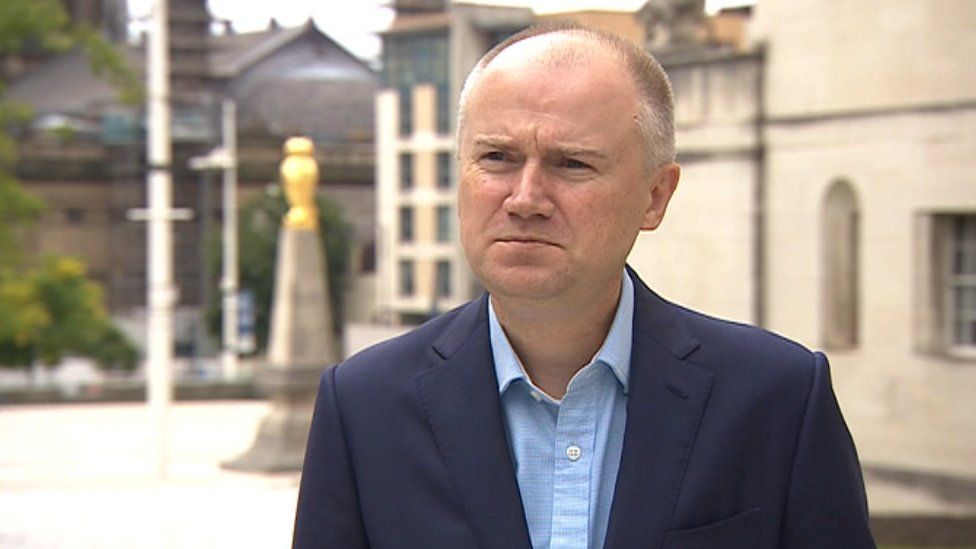 Leeds at coronavirus 'tipping point' says health chief - BBC News