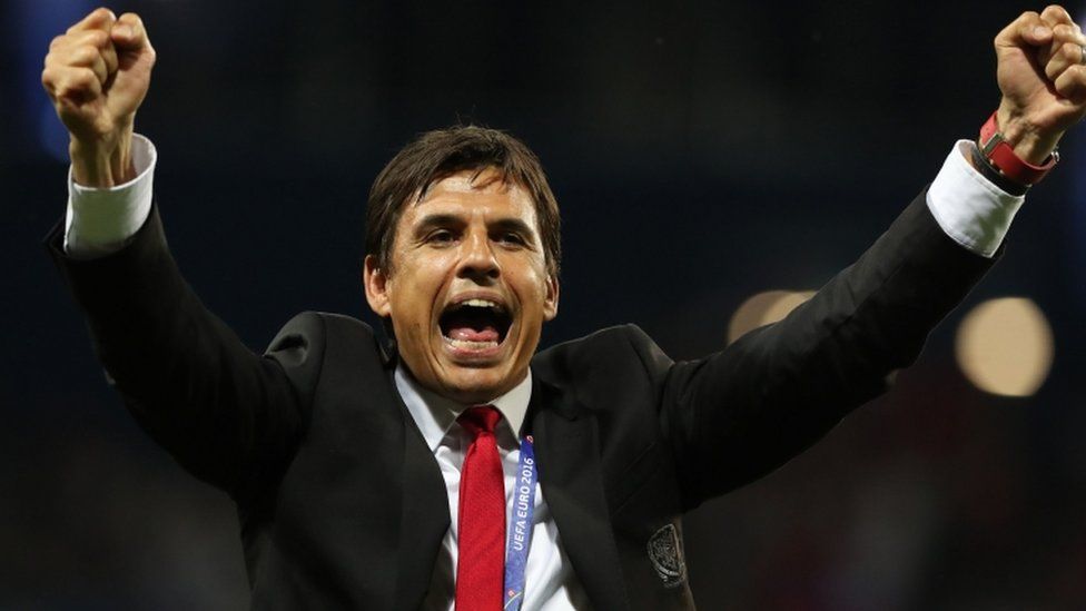 Chris Coleman: Wales boss gets freedom of Swansea - BBC News