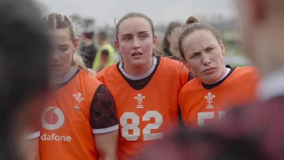 Chwe Gwlad: Lloegr yn rhoi cweir i Gymru - BBC Cymru Fyw