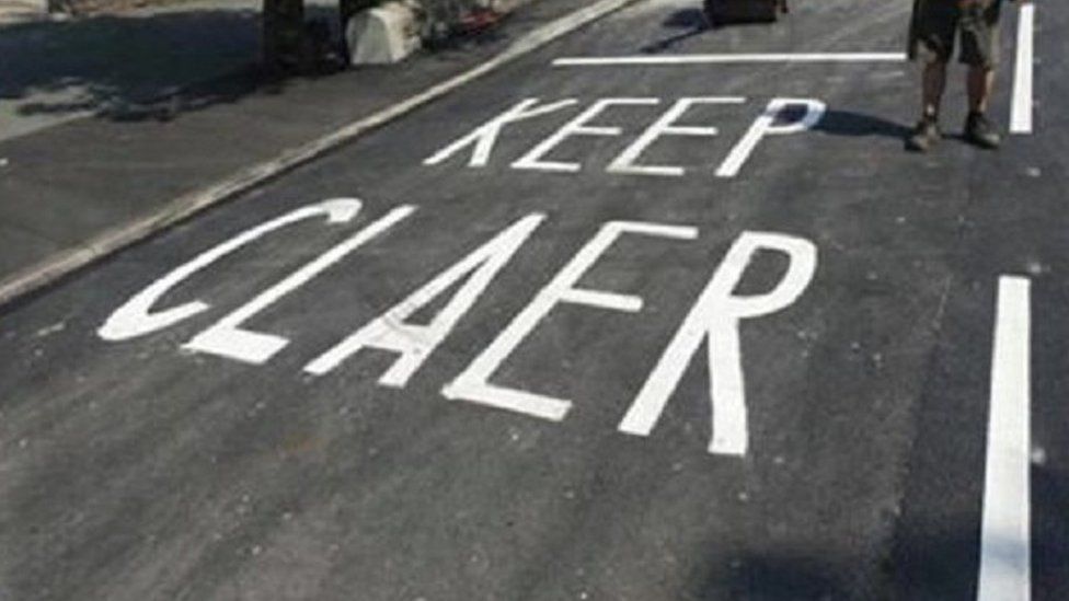 Isle of Man motorists told to 'Keep Claer' in road-painting error - BBC ...