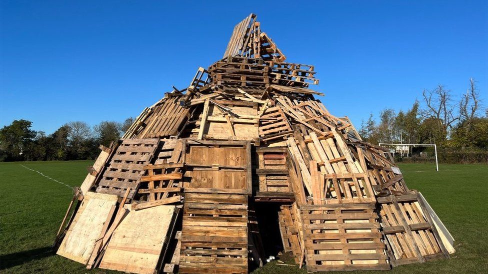 Garforth charity bonfire cancelled due to anti-social behaviour - BBC News