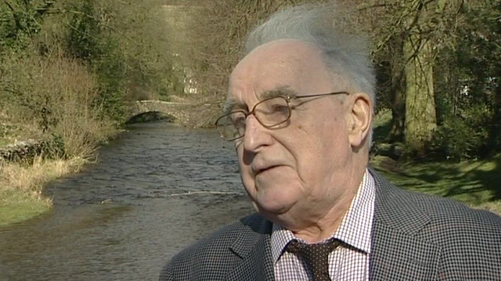 Ex-Dalesman editor Bill Mitchell dies - BBC News
