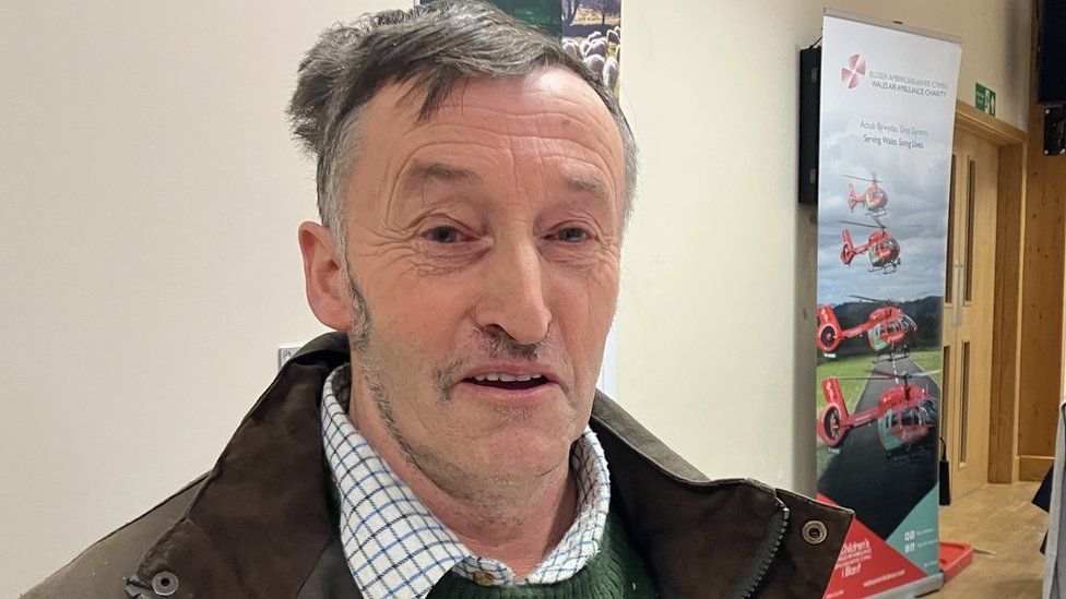 Ysbryd y diwydiant amaeth yn 'is nag erioed' yng Nghymru - BBC Cymru Fyw