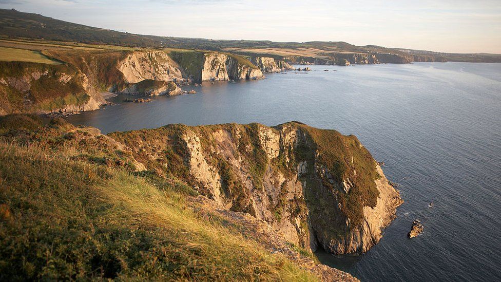 Chwarel Garnwen: Difrod i dai, sŵn a llwch ymysg pryderon - BBC Cymru Fyw