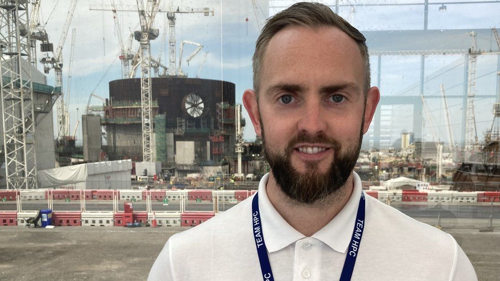 Trawsfynydd: Adeiladu adweithydd 'mor gynnar â 2027' - BBC Cymru Fyw