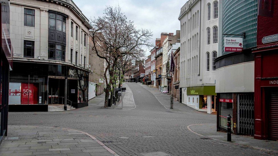 In pictures: Nottingham deserted on Christmas morning - BBC News