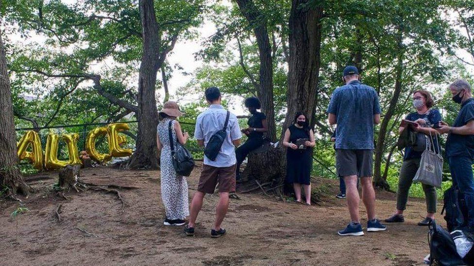 Alice Hodgkinson: Memorial for English teacher after Japan death - BBC News