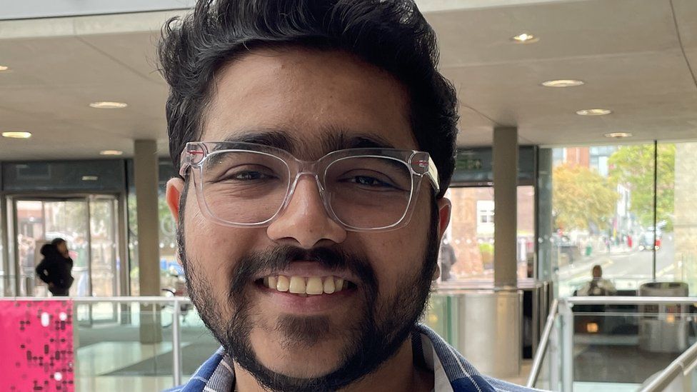 'This is my first Diwali away from home' - BBC News