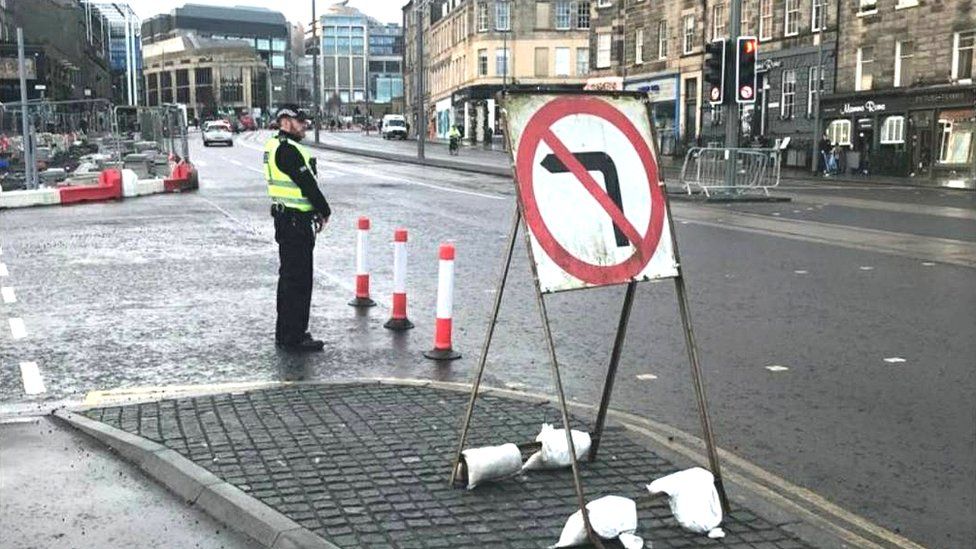 Police officers stationed at 'lawless' Edinburgh pedestrian crossing ...