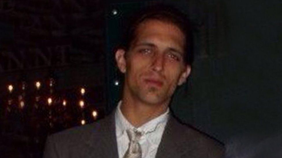 Carl Scott 'killed with tomahawk' in Winchester, court hears - BBC News
