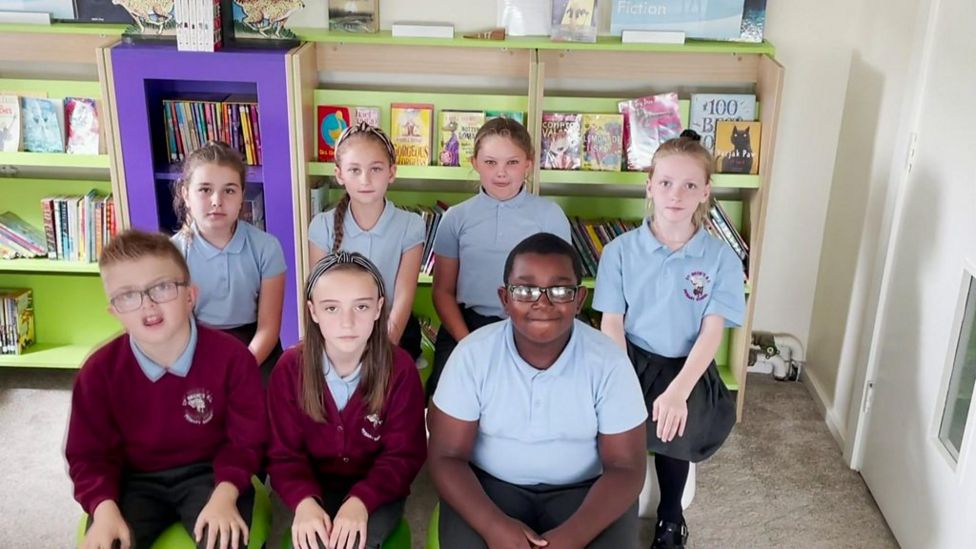 Racism in football: Bukayo Saka - 'Love always wins' - BBC Newsround