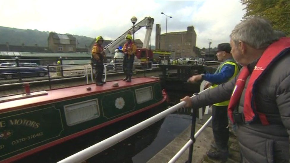 Calder Valley flood sirens sound for 'biggest ever' exercise - BBC News