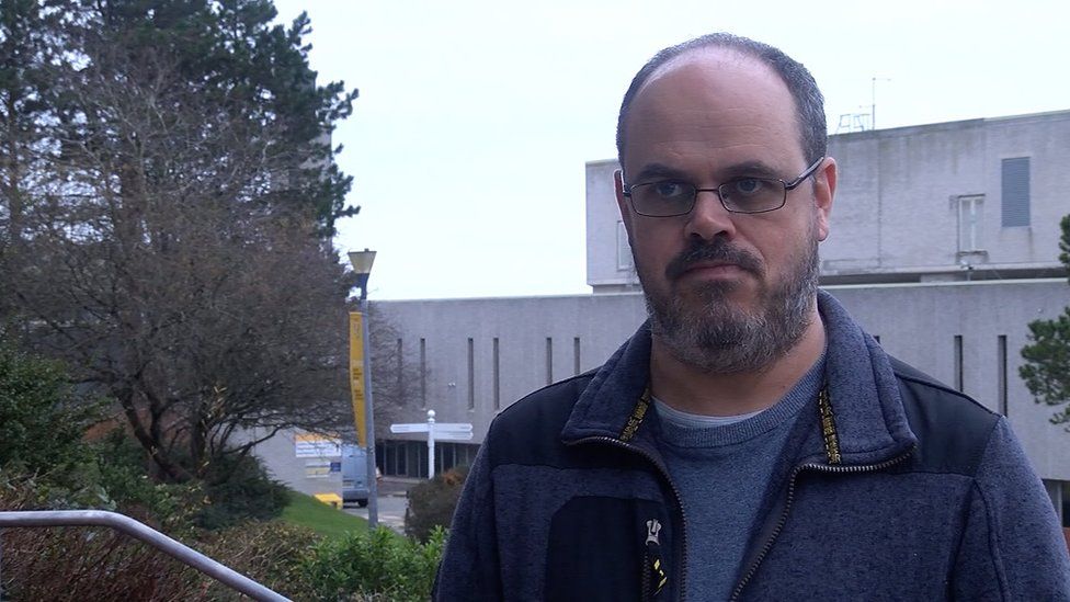 Pererindod newydd i safleoedd sanctaidd Sir Benfro - BBC Cymru Fyw