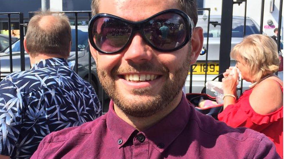 Family of missing man Dean McIlwaine will 'keep searching' - BBC News