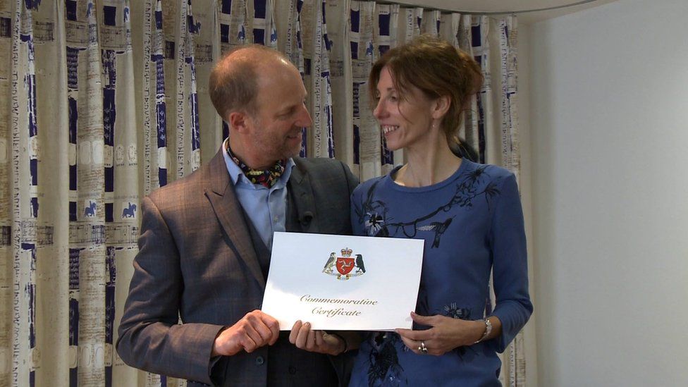 London couple go to Isle of Man for UK's first civil partnership - BBC News