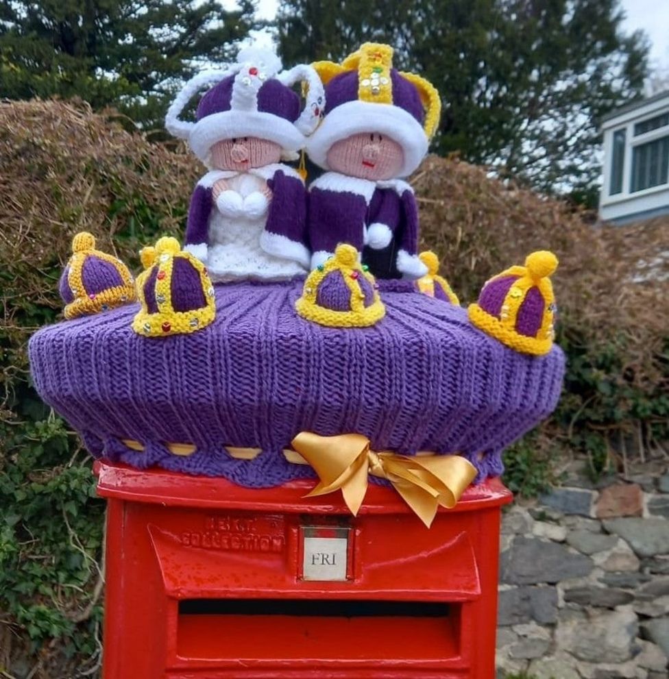 Coronation: East Midlands postbox toppers appear - BBC News