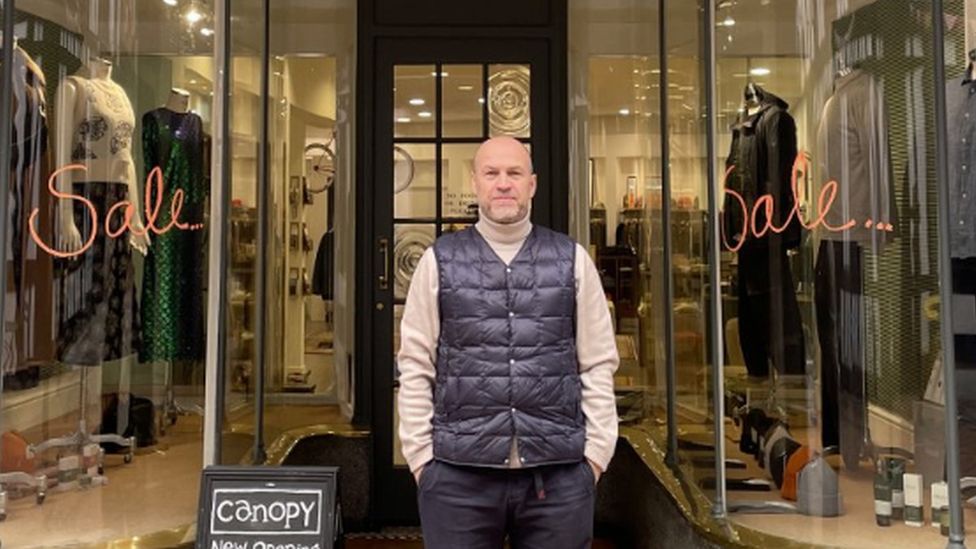 Derby: City centre traders buoyed by busy Christmas - BBC News