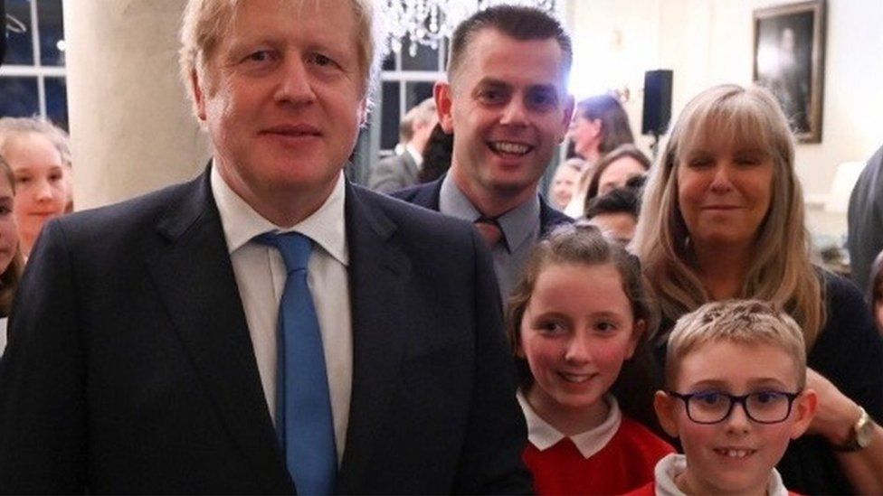 Coleraine pupils quiz prime minister at Number 10 - BBC News