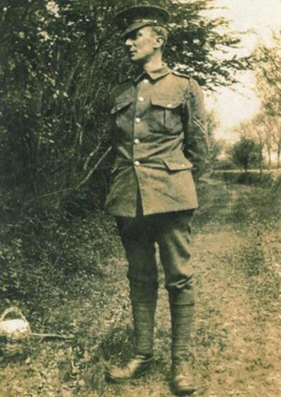 Newly discovered photographs by poet Edward Thomas - BBC News