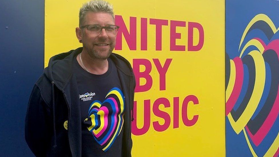 Eurovision fans and pubs in the West prepare to party - BBC News