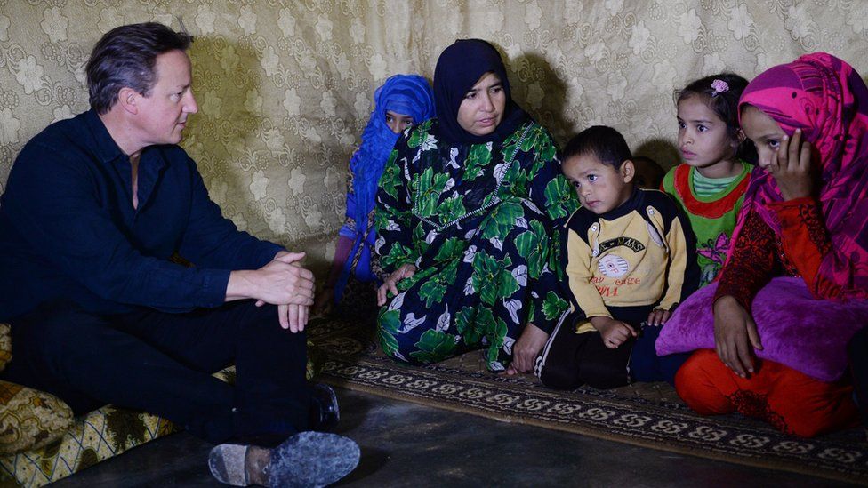 Prime Minster David Cameron visits Syrian refugee camp - BBC Newsround