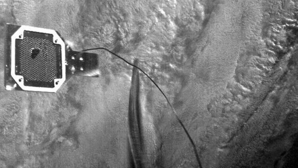 Space harpoon skewers 'orbital debris' - BBC News