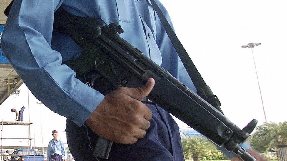 Pakistan guard shoots 'monster mask' boy aged 11 - BBC News