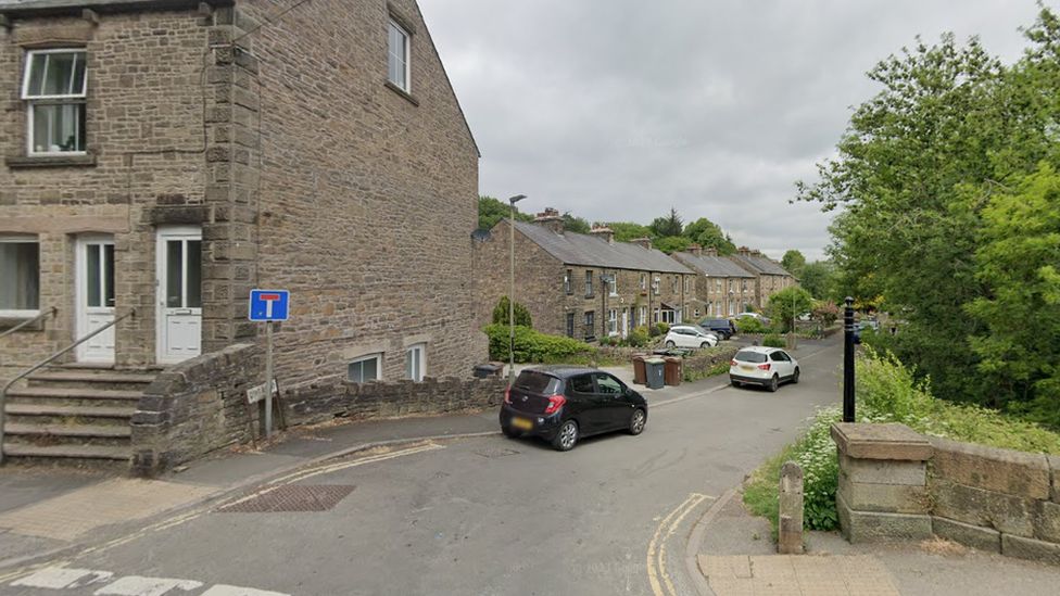 Whaley Bridge: Police investigate 'unexplained' death of man - BBC News