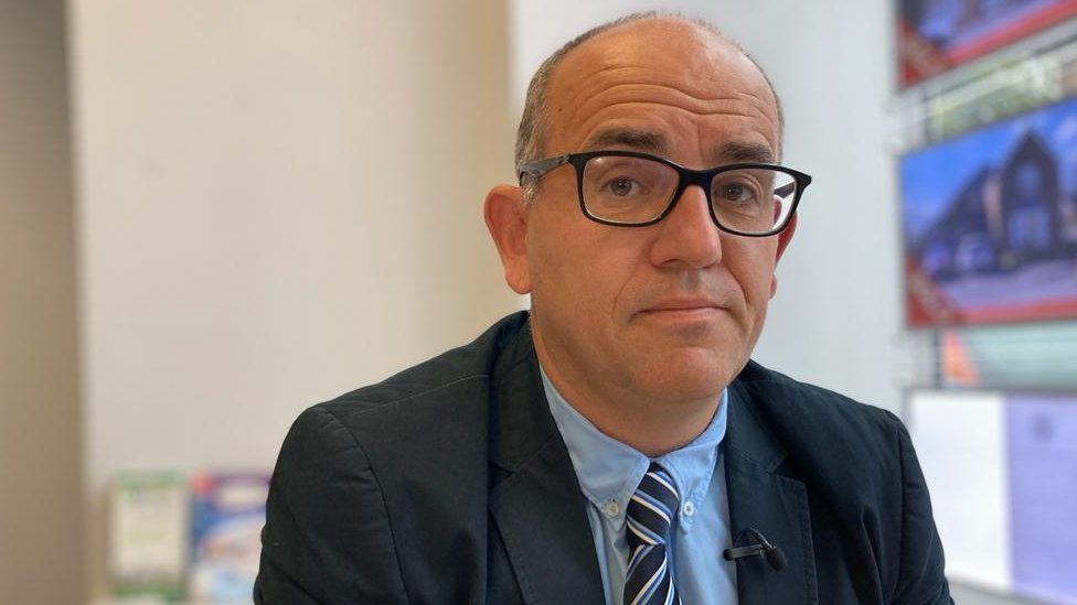 People in south east 'at breaking point' over rent rises - BBC News