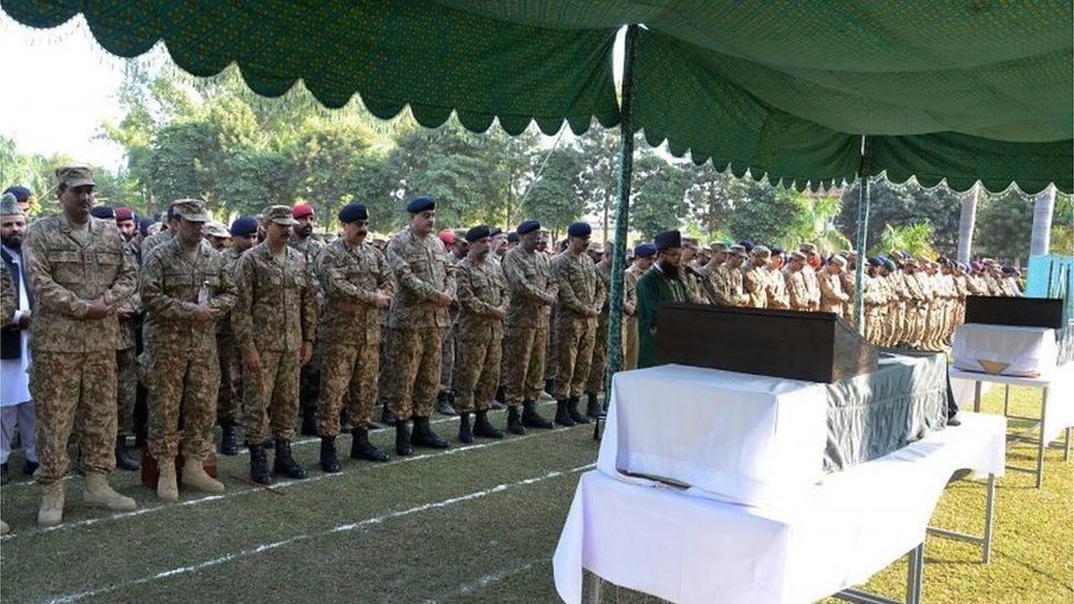 Kashmir clash: Pakistan says India killed seven troops - BBC News