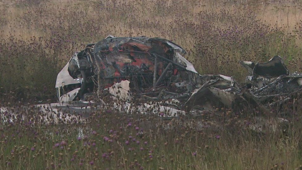 Light aircraft crashes with two passengers in Perranporth - BBC News