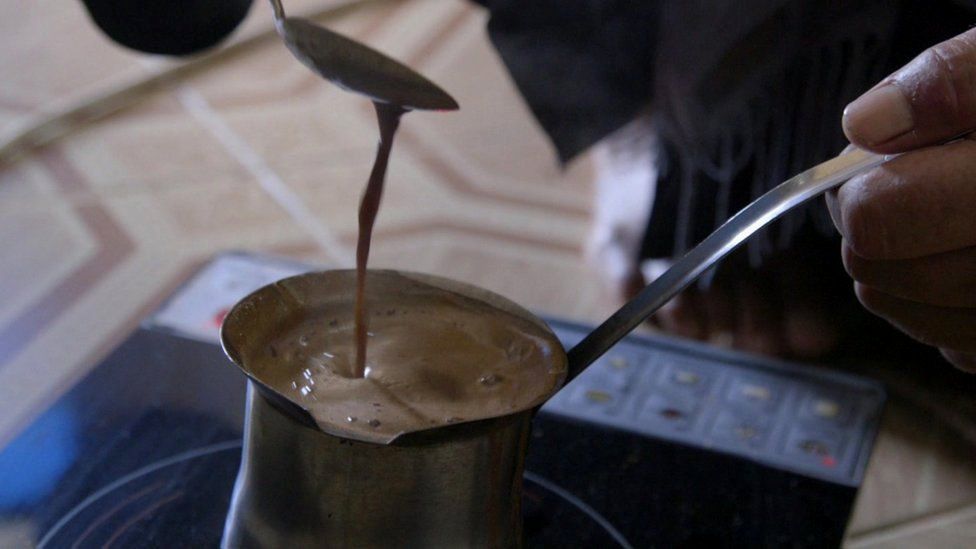 Syria conflict: The things Syrians take with them - BBC News