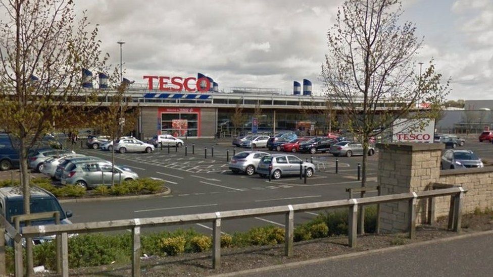 Tesco stores targeted by raiders - BBC News