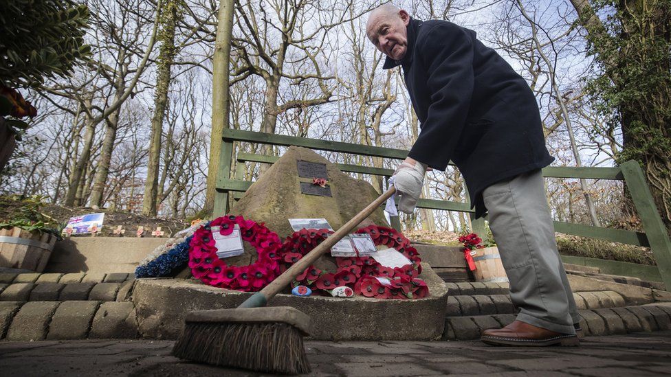 Tony Foulds: Sheffield walk of fame star for bomber-crash memorial man ...