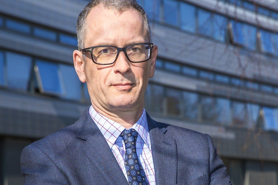 Cambridge: The university city bracing itself for 'reopening' - BBC News