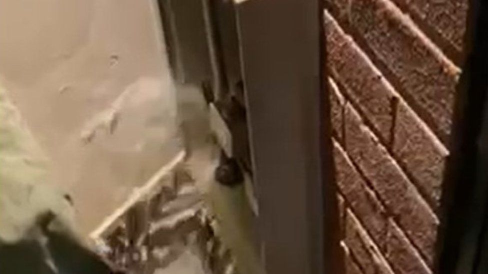 Stannington: Major incident declared as homes still without gas - BBC News