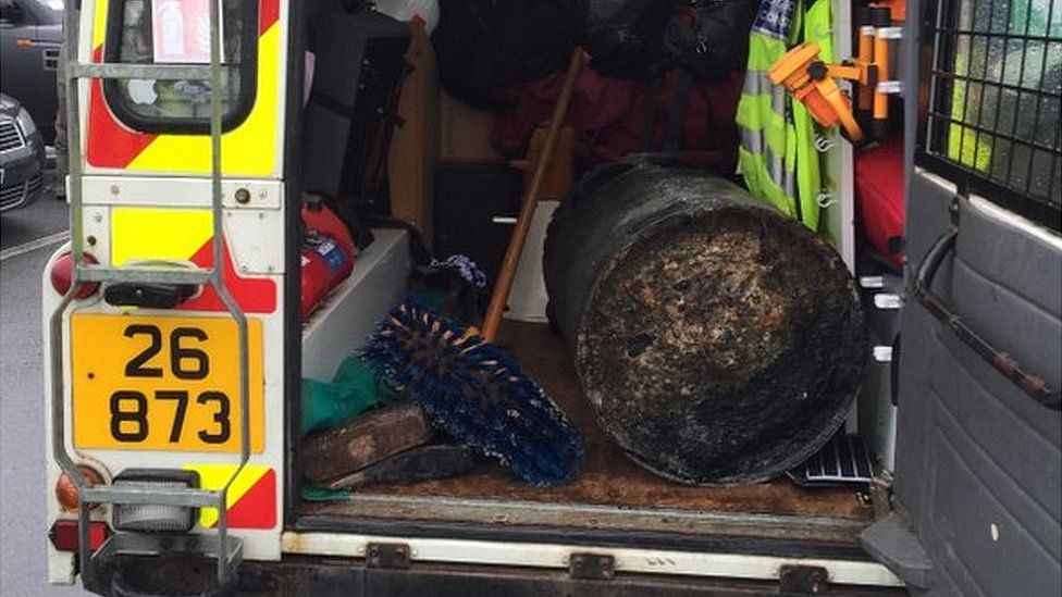 WW2 Parachute bomb removed from Guernsey beach - BBC News