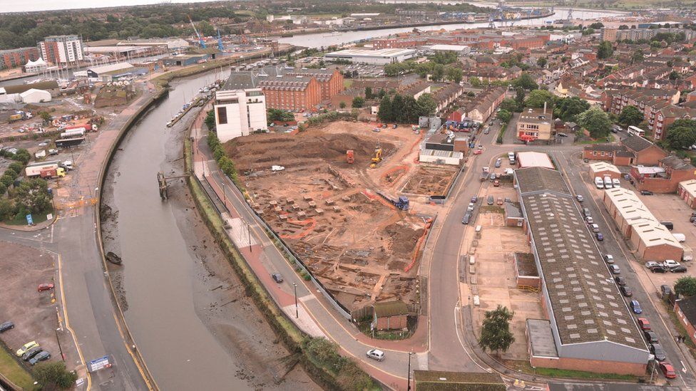 Ipswich excavation: Insights into historic trading port revealed - BBC News