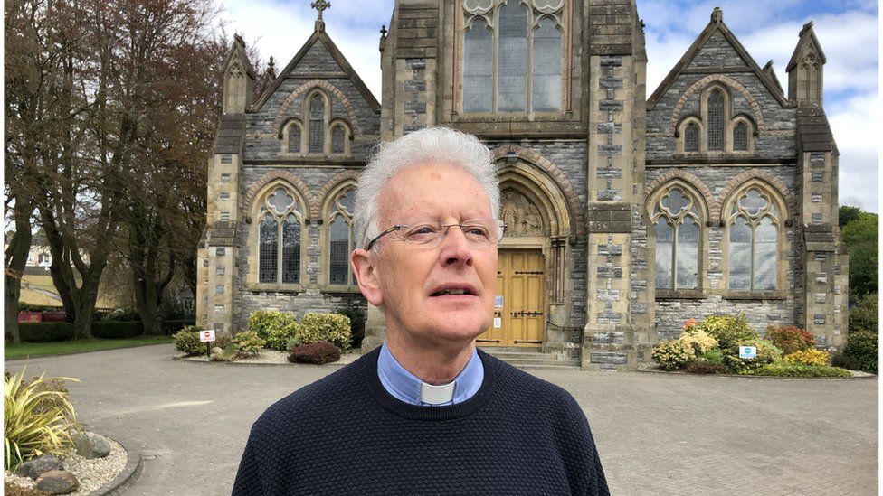 Coronavirus: Strabane church bells ring in memory of NHS nurse - BBC News