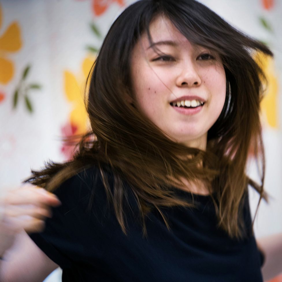 Yaeba dentistry: The appeal of pointy teeth - BBC News