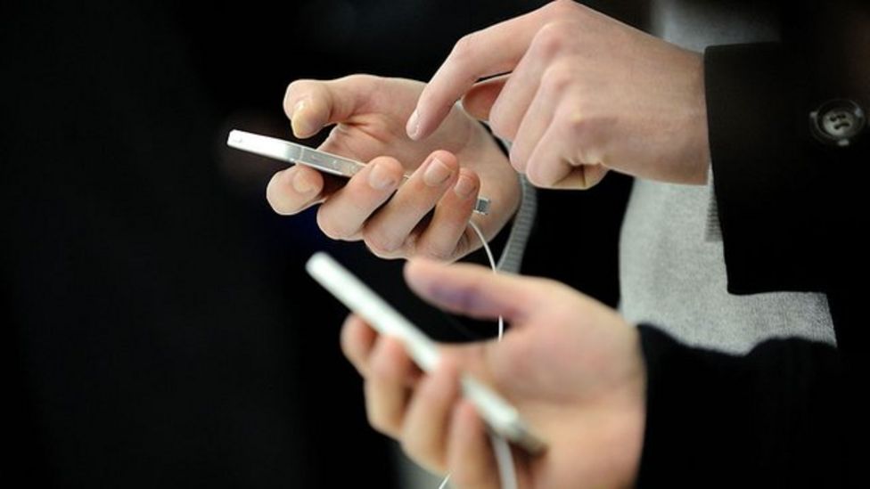 Hardware hack defeats iPhone passcode security - BBC News