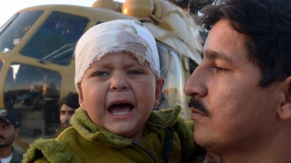 Afghanistan-Pakistan quake: Cold puts homeless at risk - BBC News