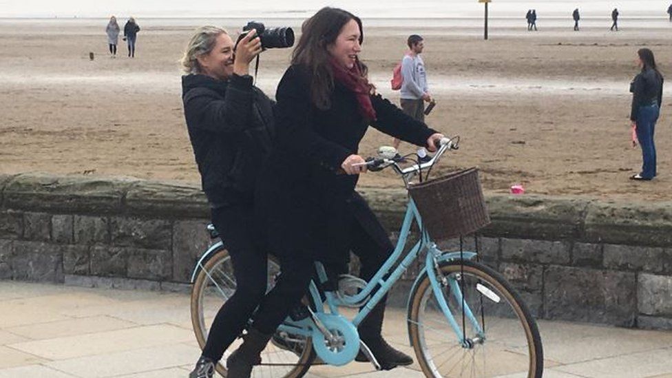 Weston Super Women challenge town's 'deadbeat image' - BBC News