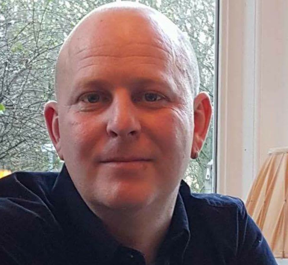 Man who died after Barnsley brawl named as Shaun Ian Mason - BBC News