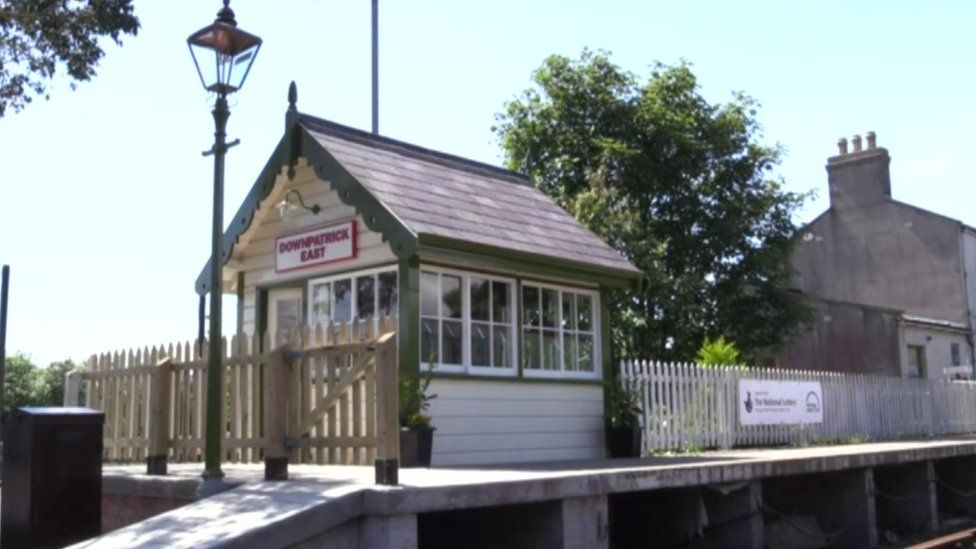 Victorian signal box points the way to the past - BBC News
